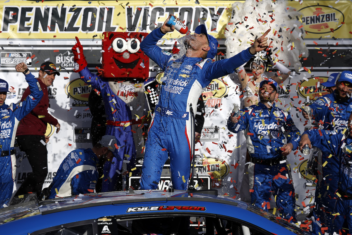 Kyle Larson Holds Off Tyler Reddick For Second Straight Las Vegas Cup ...